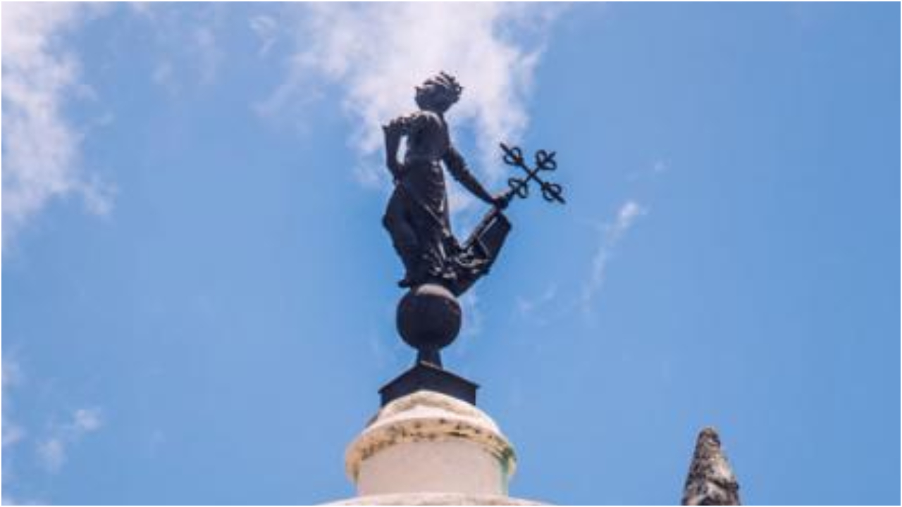 La Giraldilla, simbólica veleta con figura de mujer que honra a La Habana