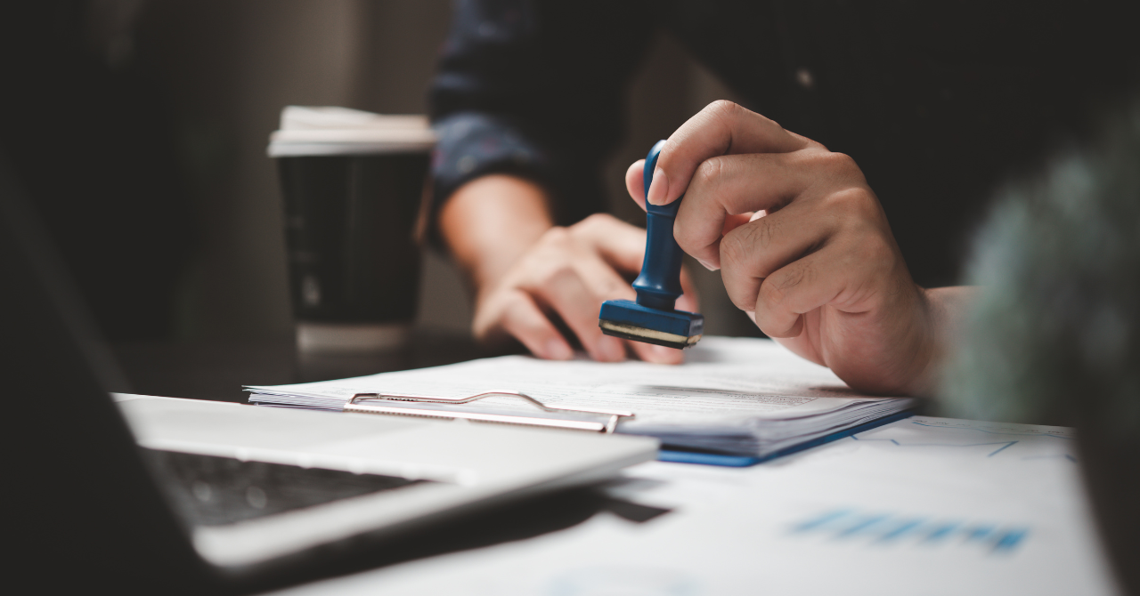 ¿Tienes un I-220A? Esto es lo que realmente significa para tu estatus ...